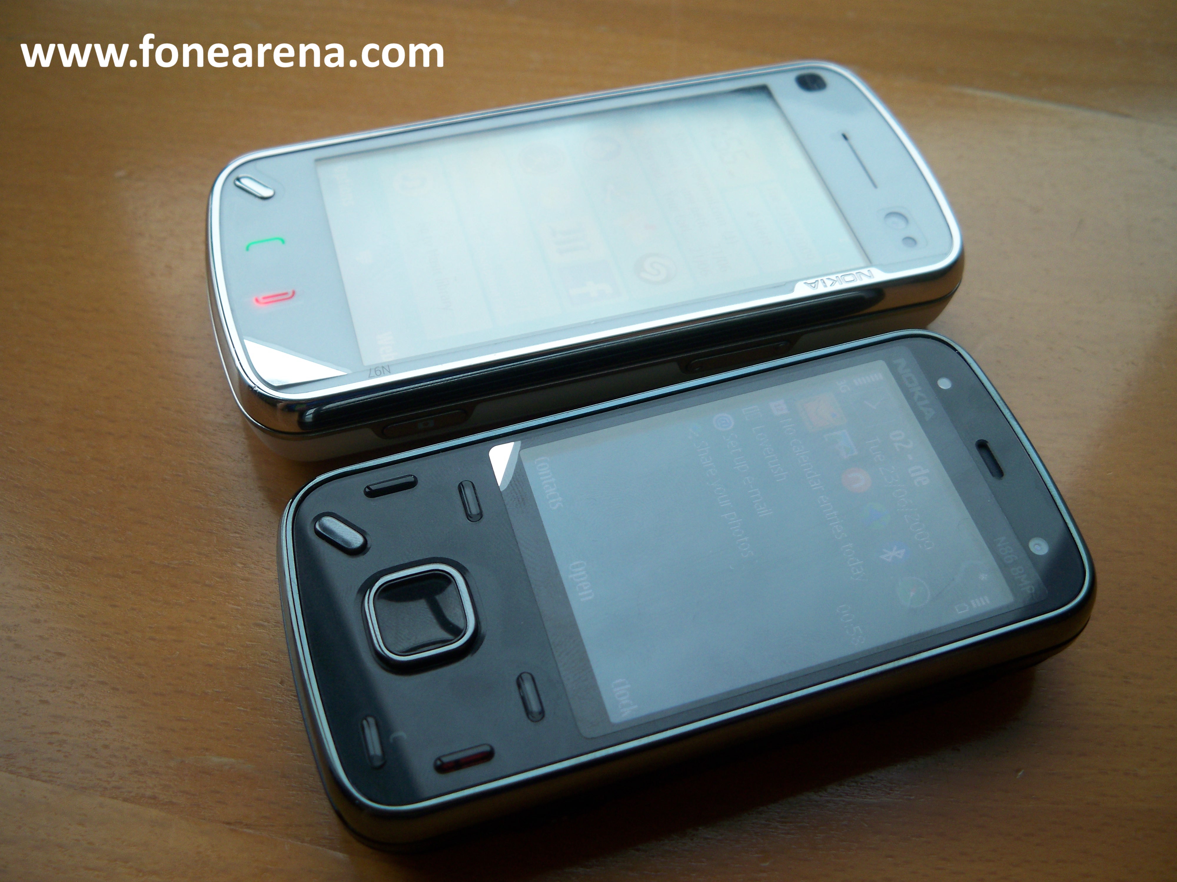 Nokia N97 vs N86 Picture Gallery